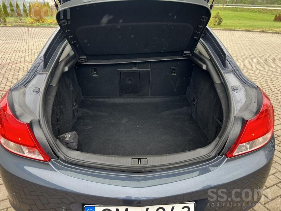 Violet Opel Insignia 2010 in Rezekne, with an engine capacity of 2.00 L and mileage of 320 thousand km for 3950 €, photo 14 on AUTOMOTO.COM.LV