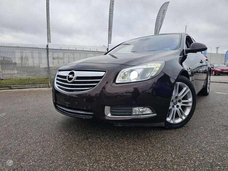 Violet Opel Insignia 2011 in Kaunas, with an engine capacity of 2.00 L and mileage of 279 thousand km for 3950 €, photo 2 on AUTOMOTO.COM.LV