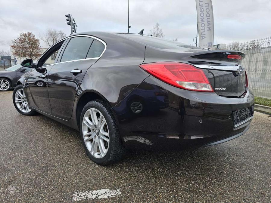 Violet Opel Insignia 2011 in Kaunas, with an engine capacity of 2.00 L and mileage of 279 thousand km for 3950 €, photo 15 on AUTOMOTO.COM.LV