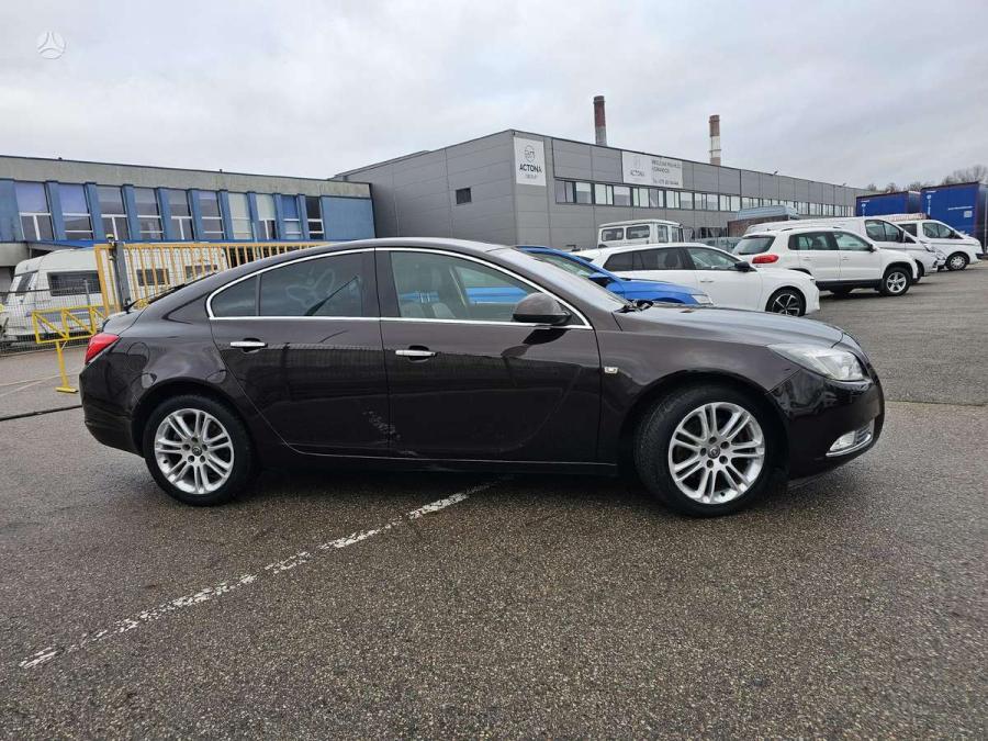 Violet Opel Insignia 2011 in Kaunas, with an engine capacity of 2.00 L and mileage of 279 thousand km for 3950 €, photo 28 on AUTOMOTO.COM.LV