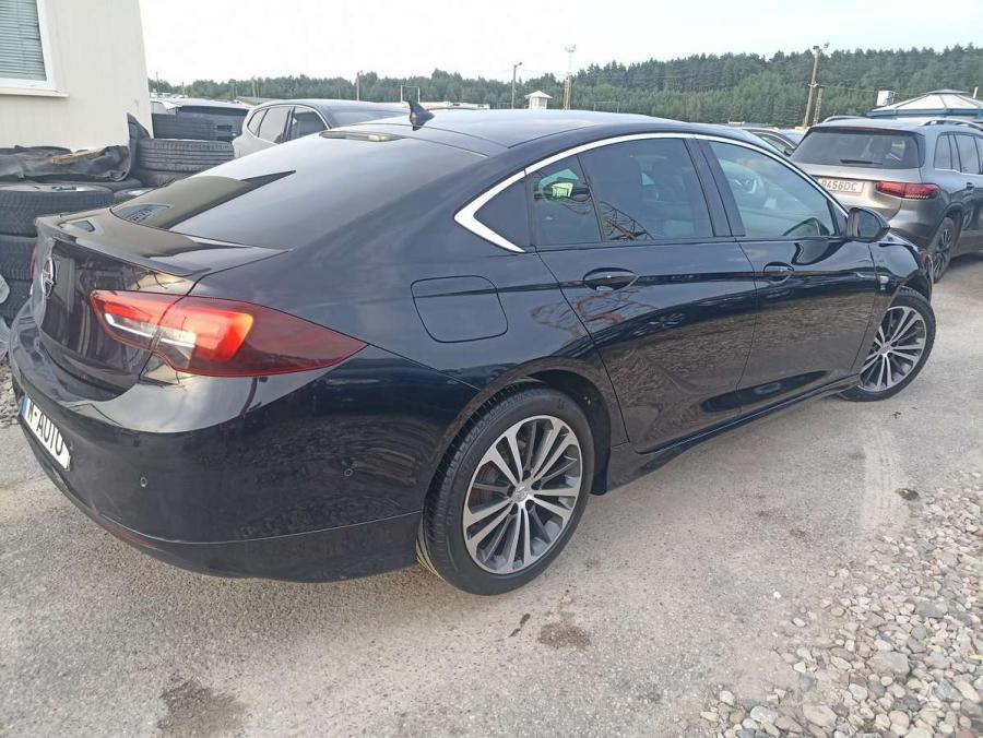 Violet Opel Insignia 2019 in Vilnius, with an engine capacity of 1.60 L and mileage of 212 thousand km for 10500 €, photo 8 on AUTOMOTO.COM.LV