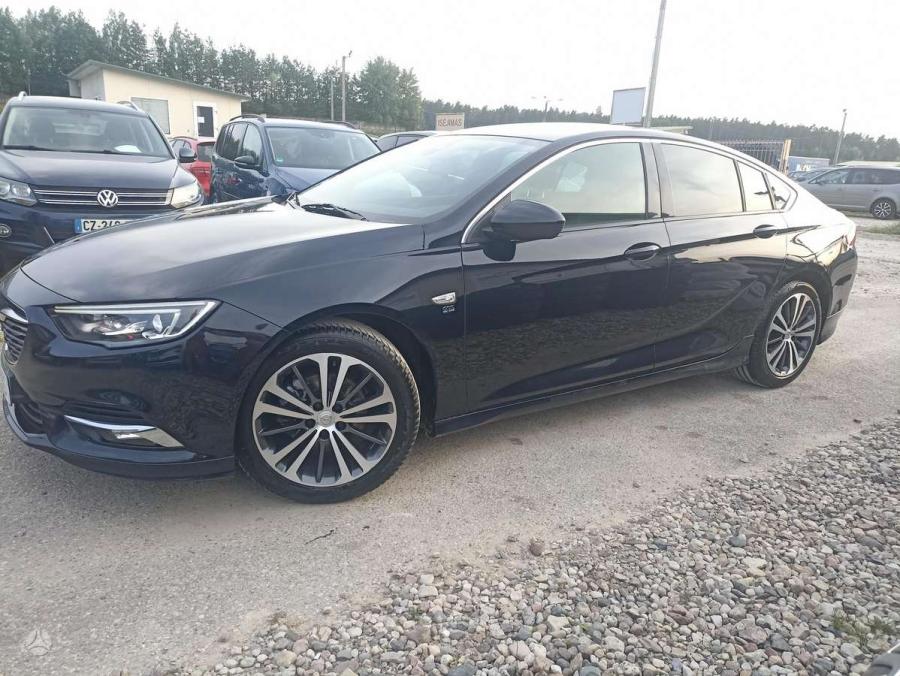 Violet Opel Insignia 2019 in Vilnius, with an engine capacity of 1.60 L and mileage of 212 thousand km for 10500 €, photo 12 on AUTOMOTO.COM.LV
