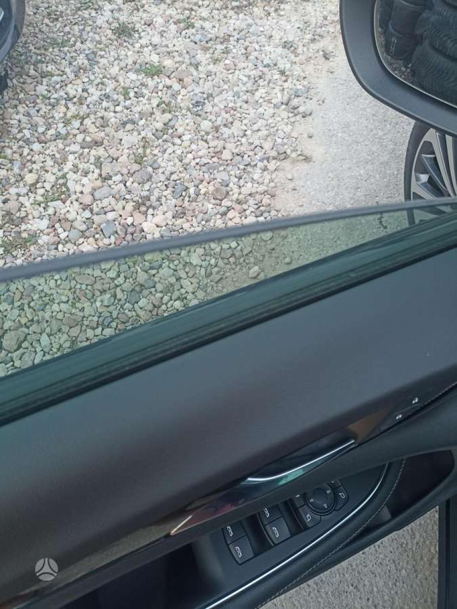 Violet Opel Insignia 2019 in Vilnius, with an engine capacity of 1.60 L and mileage of 212 thousand km for 10500 €, photo 16 on AUTOMOTO.COM.LV