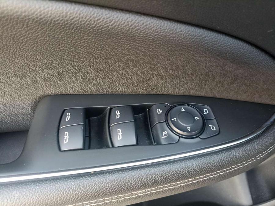 Violet Opel Insignia 2019 in Vilnius, with an engine capacity of 1.60 L and mileage of 212 thousand km for 10500 €, photo 17 on AUTOMOTO.COM.LV