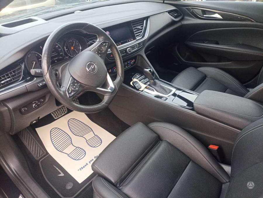 Violet Opel Insignia 2019 in Vilnius, with an engine capacity of 1.60 L and mileage of 212 thousand km for 10500 €, photo 19 on AUTOMOTO.COM.LV