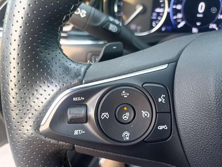 Violet Opel Insignia 2019 in Vilnius, with an engine capacity of 1.60 L and mileage of 212 thousand km for 10500 €, photo 23 on AUTOMOTO.COM.LV