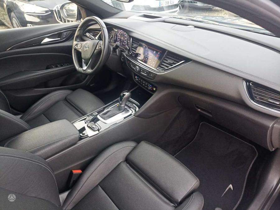 Violet Opel Insignia 2019 in Vilnius, with an engine capacity of 1.60 L and mileage of 212 thousand km for 10500 €, photo 28 on AUTOMOTO.COM.LV