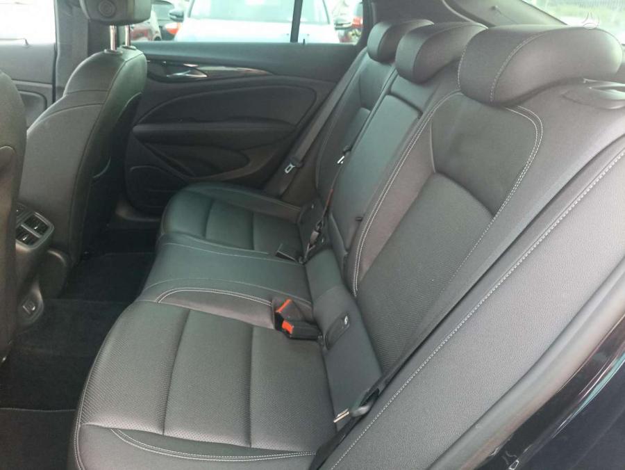 Violet Opel Insignia 2019 in Vilnius, with an engine capacity of 1.60 L and mileage of 212 thousand km for 10500 €, photo 30 on AUTOMOTO.COM.LV