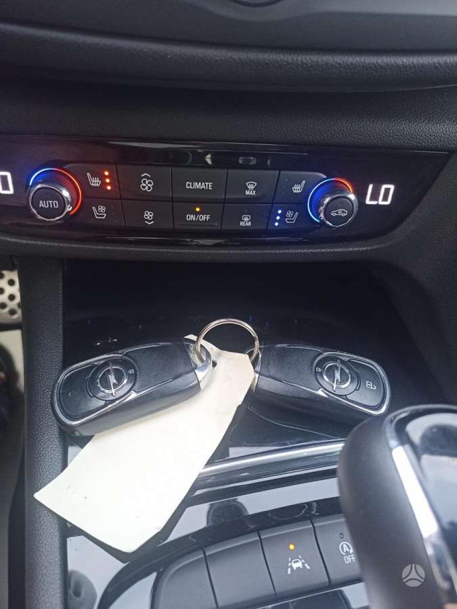Violet Opel Insignia 2019 in Vilnius, with an engine capacity of 1.60 L and mileage of 212 thousand km for 10500 €, photo 33 on AUTOMOTO.COM.LV