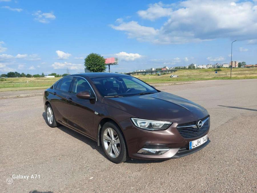 Violet Opel Insignia 2020 in Kaunas, with an engine capacity of 1.60 L and mileage of 140 thousand km for 7499 €, photo 4 on AUTOMOTO.COM.LV