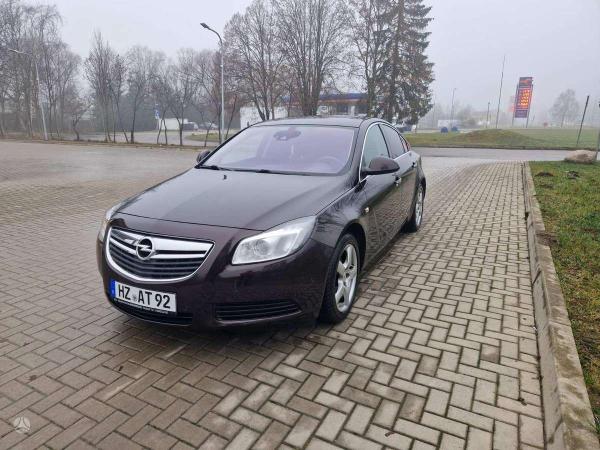 Violets Opel Insignia 2012 Radviliškis, ar dzinēja tilpumu 2.00 L un nobraukumu 200 tūkst. km par 3950 €, foto 1 vietnē AUTOMOTO.COM.LV