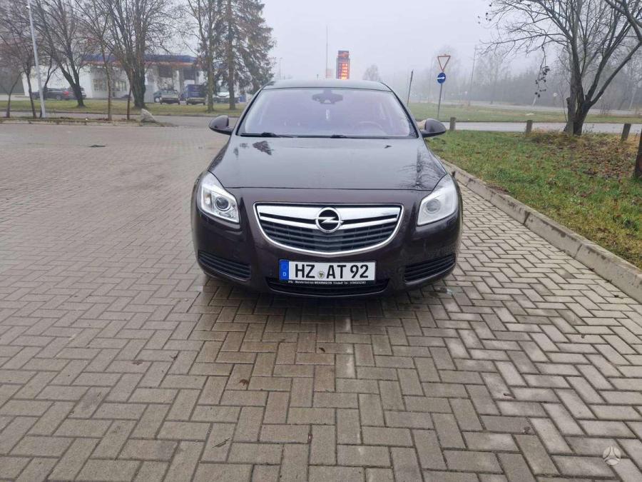 Violets Opel Insignia 2012 Radviliškis, ar dzinēja tilpumu 2.00 L un nobraukumu 200 tūkst. km par 3950 €, foto 2 vietnē AUTOMOTO.COM.LV