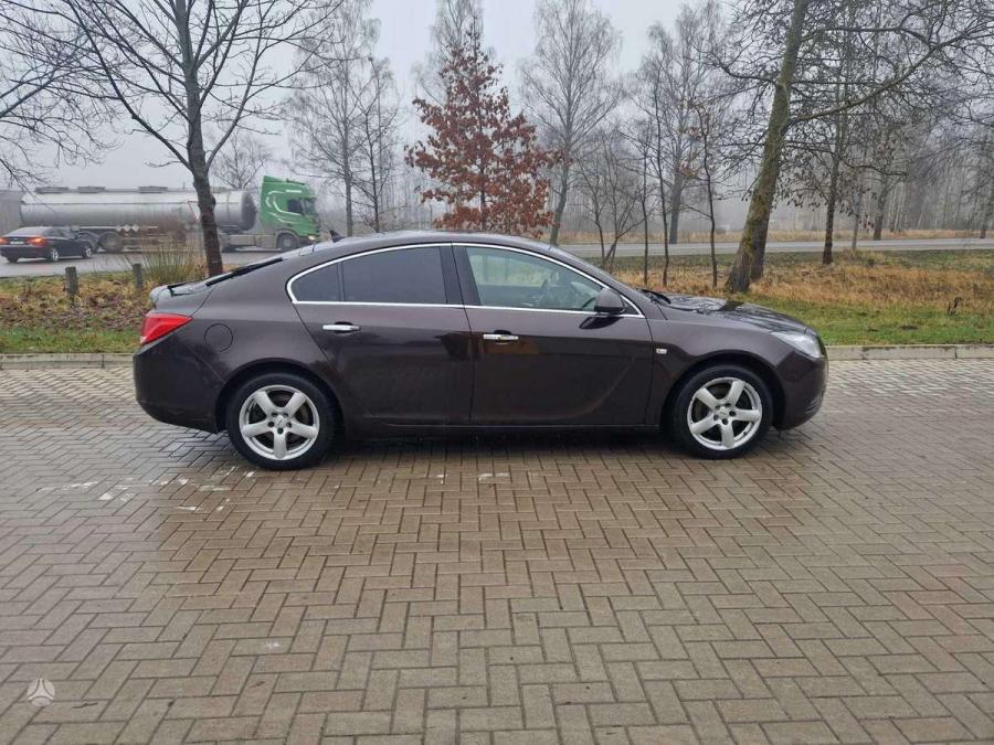 Violets Opel Insignia 2012 Radviliškis, ar dzinēja tilpumu 2.00 L un nobraukumu 200 tūkst. km par 3950 €, foto 5 vietnē AUTOMOTO.COM.LV