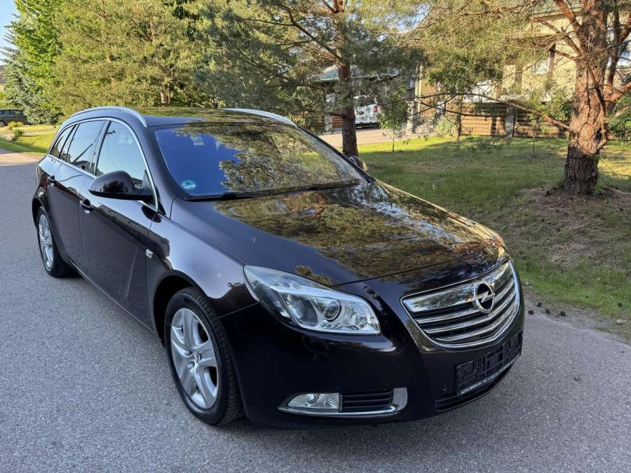 Violet Opel Insignia 2011 in Marijampole, with an engine capacity of 1.96 L and mileage of 150 thousand km for 3400 €, photo 1 on AUTOMOTO.COM.LV