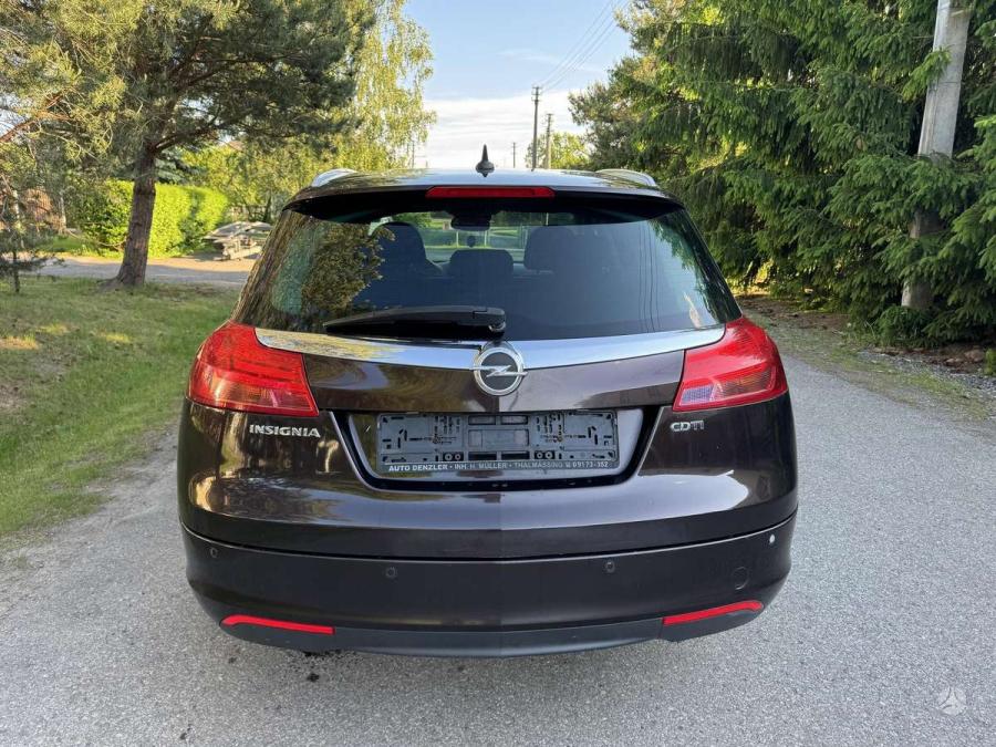 Violet Opel Insignia 2011 in Marijampole, with an engine capacity of 1.96 L and mileage of 150 thousand km for 3400 €, photo 6 on AUTOMOTO.COM.LV