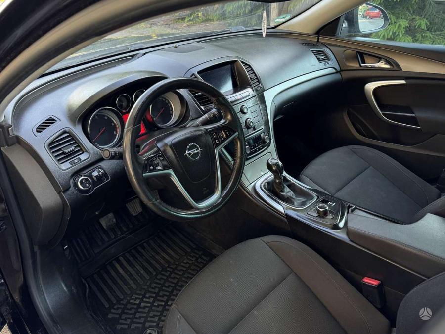 Violet Opel Insignia 2011 in Marijampole, with an engine capacity of 1.96 L and mileage of 150 thousand km for 3400 €, photo 8 on AUTOMOTO.COM.LV