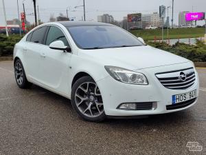 White Opel Insignia 2010 in Kaunas, with an engine capacity of 2.00 L and mileage of 270 thousand km for 3700 €, photo  on AUTOMOTO.COM.LV