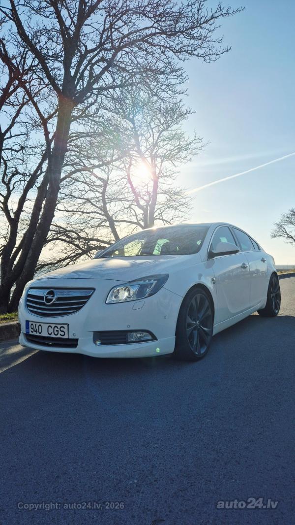 White Opel Insignia 2010 in Tallinn, with an engine capacity of 2.80 L and mileage of 275 thousand km for 7000 €, photo 1 on AUTOMOTO.COM.LV