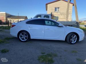 White Opel Insignia 2011 in Raseiniai, with an engine capacity of 2.00 L and mileage of 282 thousand km for 3750 €, photo 5 on AUTOMOTO.COM.LV