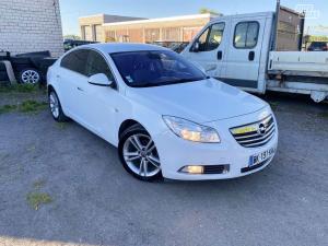 White Opel Insignia 2011 in Raseiniai, with an engine capacity of 2.00 L and mileage of 282 thousand km for 3750 €, photo 6 on AUTOMOTO.COM.LV