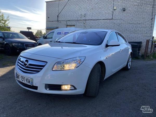 White Opel Insignia 2011 in Raseiniai, with an engine capacity of 2.00 L and mileage of 282 thousand km for 3750 €, photo 6 on AUTOMOTO.COM.LV
