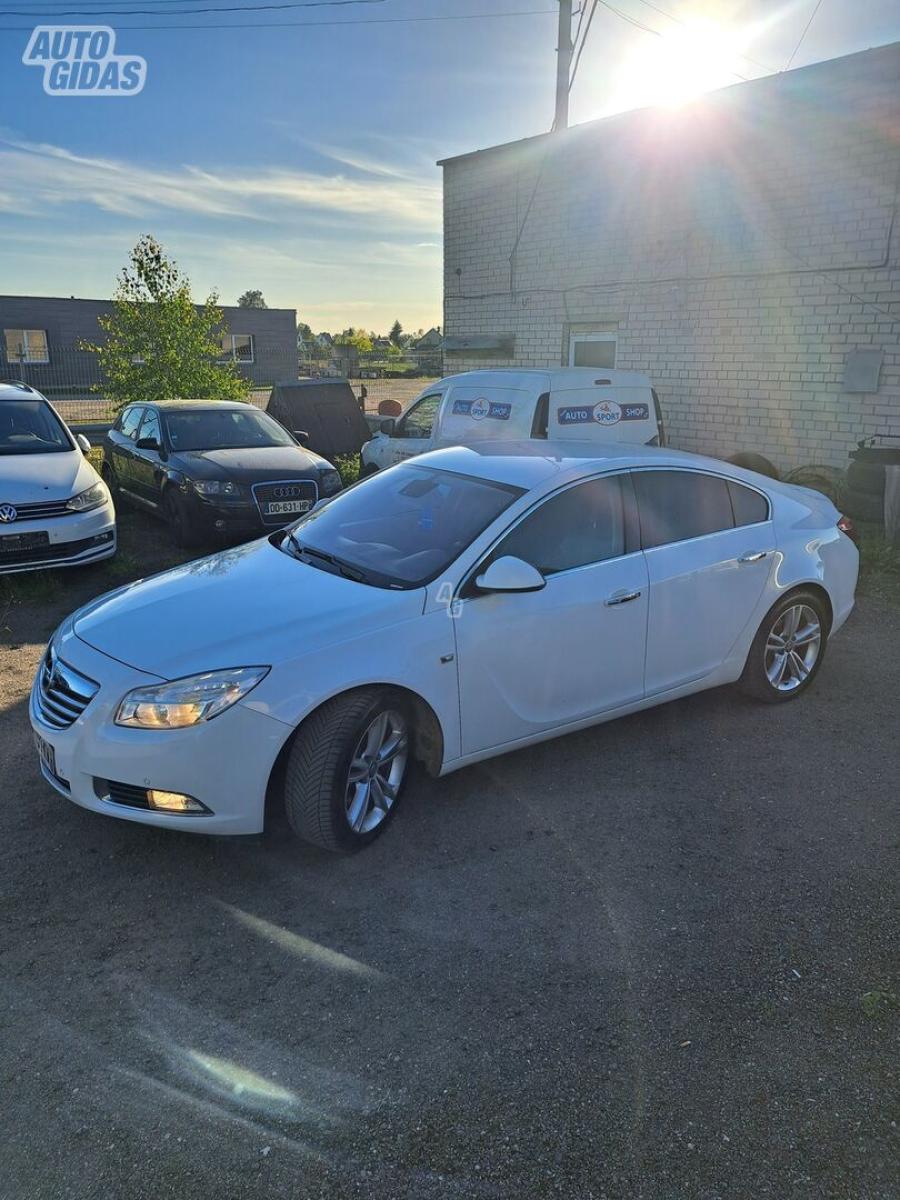 White Opel Insignia 2011 in Raseiniai, with an engine capacity of 2.00 L and mileage of 282 thousand km for 3750 €, photo 11 on AUTOMOTO.COM.LV