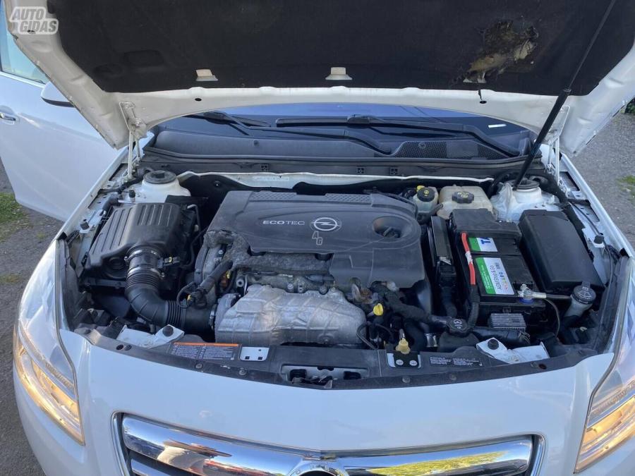 White Opel Insignia 2011 in Raseiniai, with an engine capacity of 2.00 L and mileage of 282 thousand km for 3750 €, photo 12 on AUTOMOTO.COM.LV