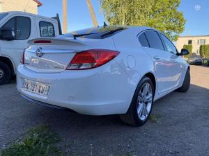 White Opel Insignia 2011 in Raseiniai, with an engine capacity of 1.96 L and mileage of 282 thousand km for 3750 €, photo  on AUTOMOTO.COM.LV