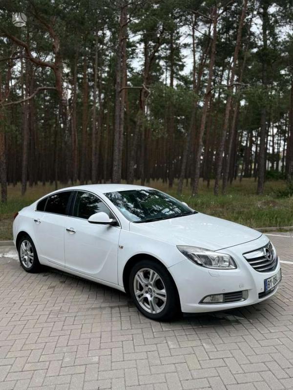 Balts Opel Insignia 2011 Palanga, ar dzinēja tilpumu 1.96 L un nobraukumu 270 tūkst. km par 2800 €, foto 1 vietnē AUTOMOTO.COM.LV
