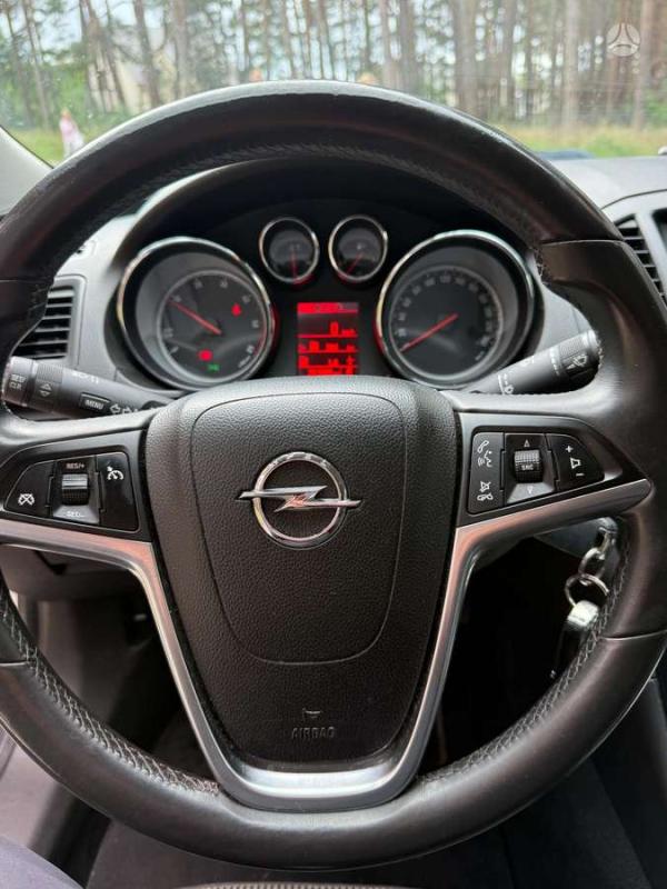 Balts Opel Insignia 2011 Palanga, ar dzinēja tilpumu 1.96 L un nobraukumu 270 tūkst. km par 2800 €, foto 7 vietnē AUTOMOTO.COM.LV