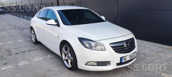 Balts Opel Insignia 2011 Jelgava, ar dzinēja tilpumu 2.00 L un nobraukumu 250 tūkst. km par 4400 €, foto 1 vietnē AUTOMOTO.COM.LV