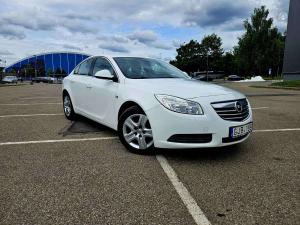 White Opel Insignia 2013 in Vilnius, with an engine capacity of 2.00 L and mileage of 115 thousand km for 5500 €, photo  on AUTOMOTO.COM.LV