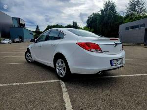White Opel Insignia 2013 in Vilnius, with an engine capacity of 2.00 L and mileage of 115 thousand km for 5500 €, photo 4 on AUTOMOTO.COM.LV