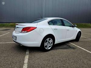White Opel Insignia 2013 in Vilnius, with an engine capacity of 2.00 L and mileage of 115 thousand km for 5500 €, photo 5 on AUTOMOTO.COM.LV