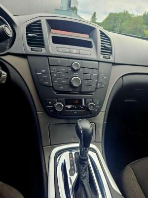 White Opel Insignia 2013 in Vilnius, with an engine capacity of 2.00 L and mileage of 115 thousand km for 5500 €, photo 8 on AUTOMOTO.COM.LV