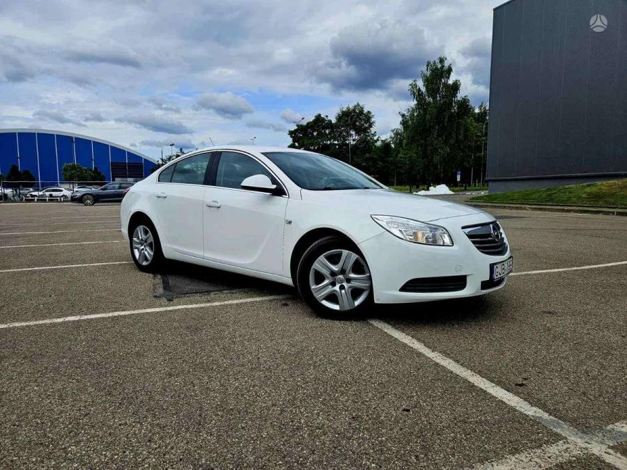 White Opel Insignia 2013 in Vilnius, with an engine capacity of 2.00 L and mileage of 115 thousand km for 5500 €, photo 14 on AUTOMOTO.COM.LV