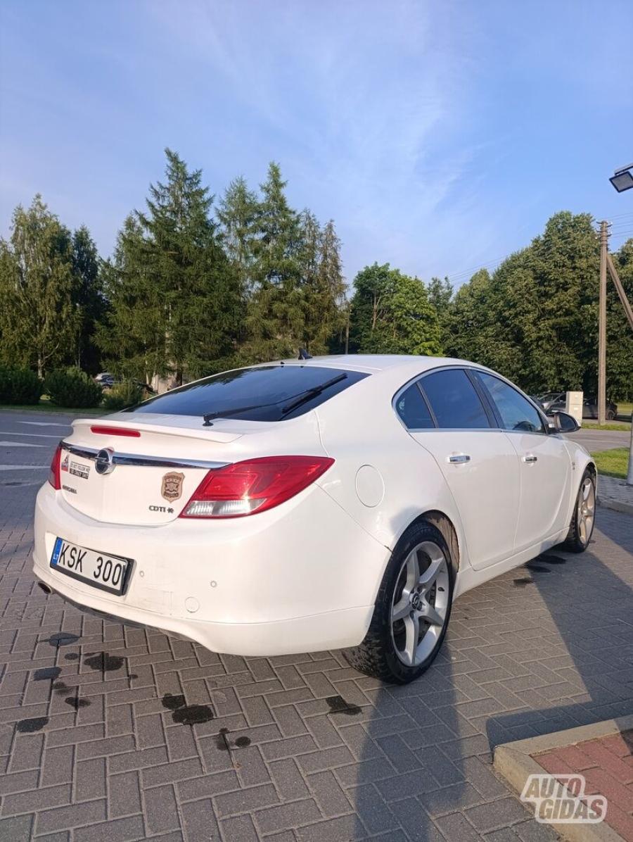 White Opel Insignia 2013 in Vilnius, with an engine capacity of 1.90 L and mileage of 0 thousand km for 2250 €, photo 3 on AUTOMOTO.COM.LV