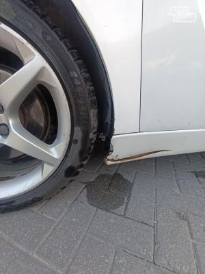 White Opel Insignia 2013 in Vilnius, with an engine capacity of 1.90 L and mileage of 0 thousand km for 2250 €, photo 8 on AUTOMOTO.COM.LV