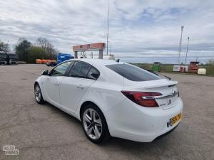 White Opel Insignia 2014 in Taurage, with an engine capacity of 2.00 L and mileage of 200 thousand km for 1950 €, photo 5 on AUTOMOTO.COM.LV