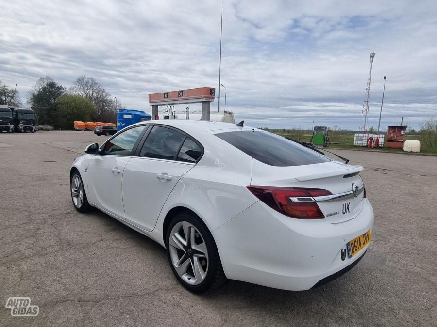 White Opel Insignia 2014 in Taurage, with an engine capacity of 2.00 L and mileage of 200 thousand km for 1950 €, photo 5 on AUTOMOTO.COM.LV
