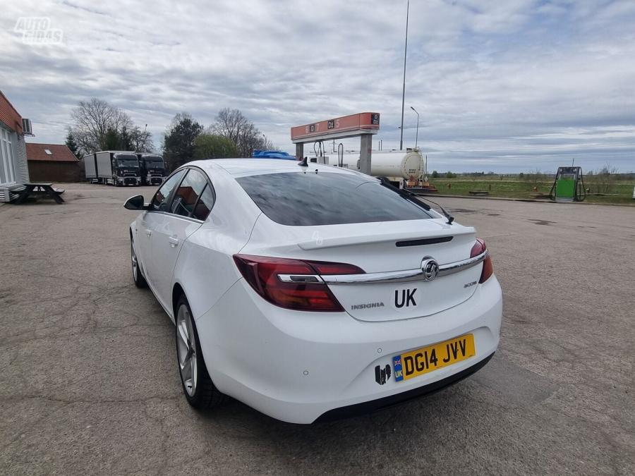 White Opel Insignia 2014 in Taurage, with an engine capacity of 2.00 L and mileage of 200 thousand km for 1950 €, photo 6 on AUTOMOTO.COM.LV