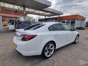 White Opel Insignia 2014 in Taurage, with an engine capacity of 2.00 L and mileage of 200 thousand km for 1950 €, photo 9 on AUTOMOTO.COM.LV