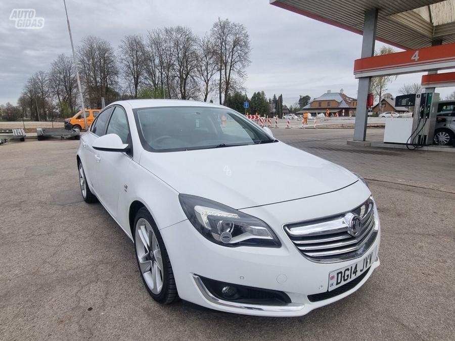 White Opel Insignia 2014 in Taurage, with an engine capacity of 2.00 L and mileage of 200 thousand km for 1950 €, photo 11 on AUTOMOTO.COM.LV