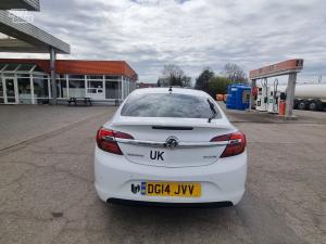 White Opel Insignia 2014 in Taurage, with an engine capacity of 2.00 L and mileage of 200 thousand km for 1950 €, photo 12 on AUTOMOTO.COM.LV