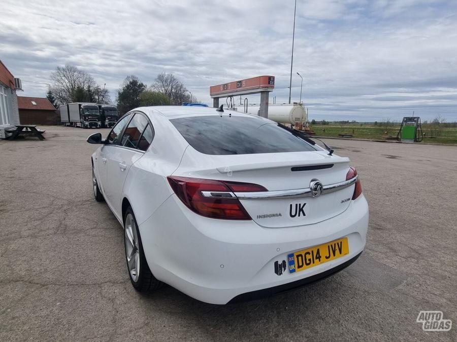 White Opel Insignia 2014 in Taurage, with an engine capacity of 2.00 L and mileage of 200 thousand km for 1950 €, photo 13 on AUTOMOTO.COM.LV