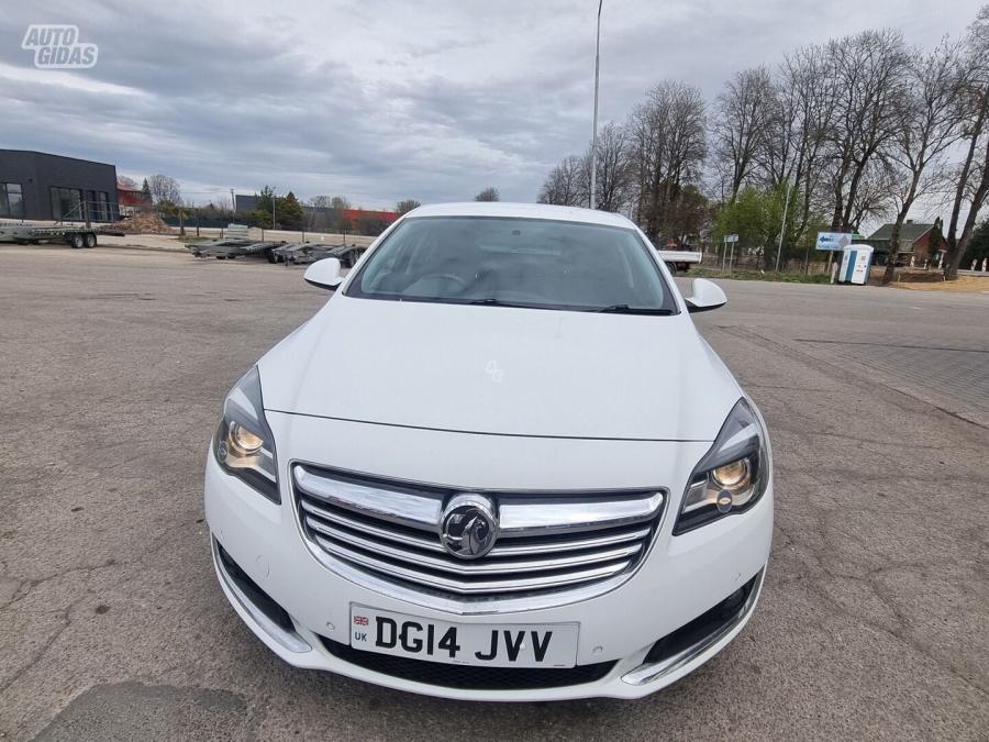 White Opel Insignia 2014 in Taurage, with an engine capacity of 2.00 L and mileage of 200 thousand km for 1950 €, photo 16 on AUTOMOTO.COM.LV