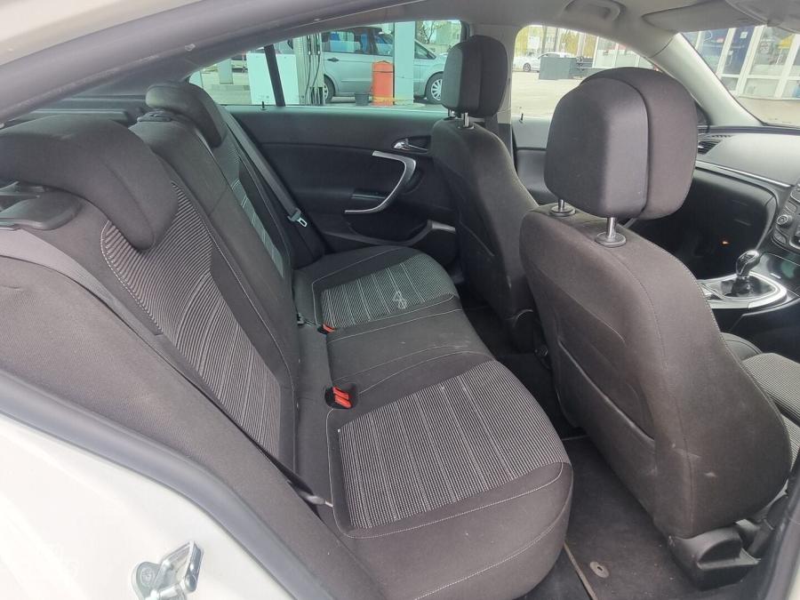 White Opel Insignia 2014 in Taurage, with an engine capacity of 2.00 L and mileage of 200 thousand km for 1950 €, photo 19 on AUTOMOTO.COM.LV