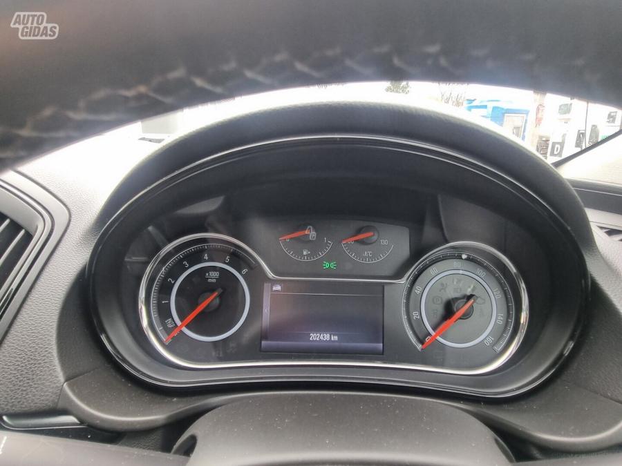 White Opel Insignia 2014 in Taurage, with an engine capacity of 2.00 L and mileage of 200 thousand km for 1950 €, photo 23 on AUTOMOTO.COM.LV
