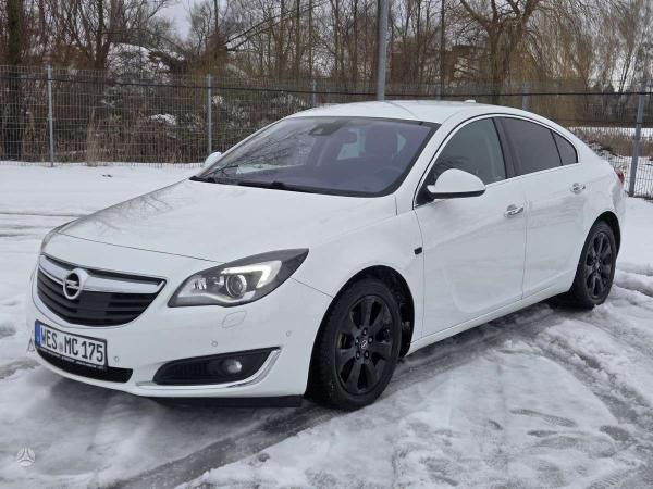 White Opel Insignia 2017 in Marijampole, with an engine capacity of 1.96 L and mileage of 206 thousand km for 6900 €, photo 1 on AUTOMOTO.COM.LV