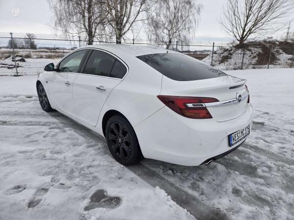 White Opel Insignia 2017 in Marijampole, with an engine capacity of 1.96 L and mileage of 206 thousand km for 6900 €, photo 3 on AUTOMOTO.COM.LV